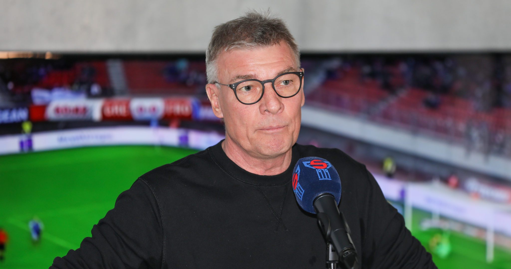 Hugnalig hátíðarløta fyri Lars Olsen - Fótbóltssamband Føroya